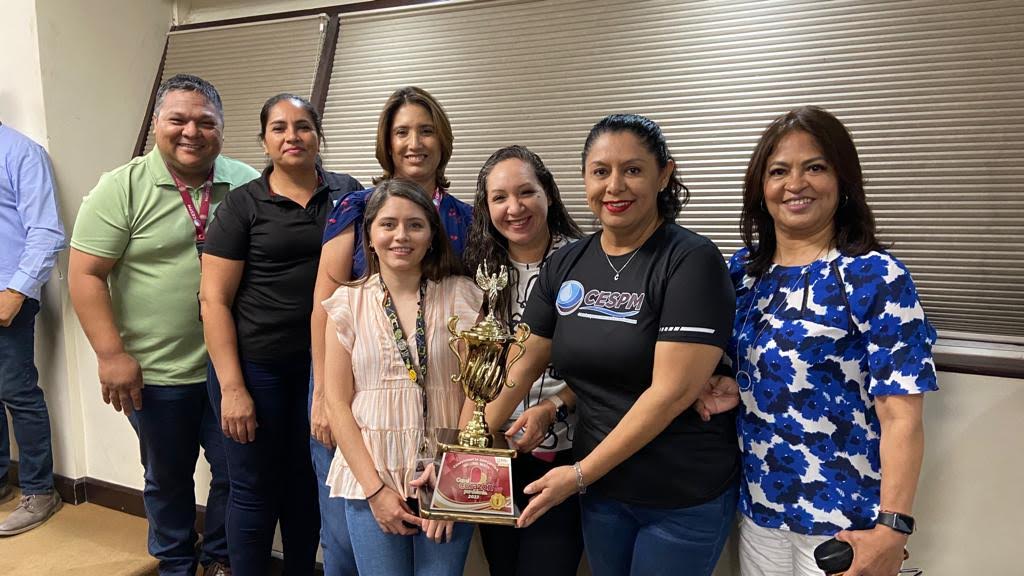 Reciben equipos de CESPM trofeos de campeones de la Convivencia ...