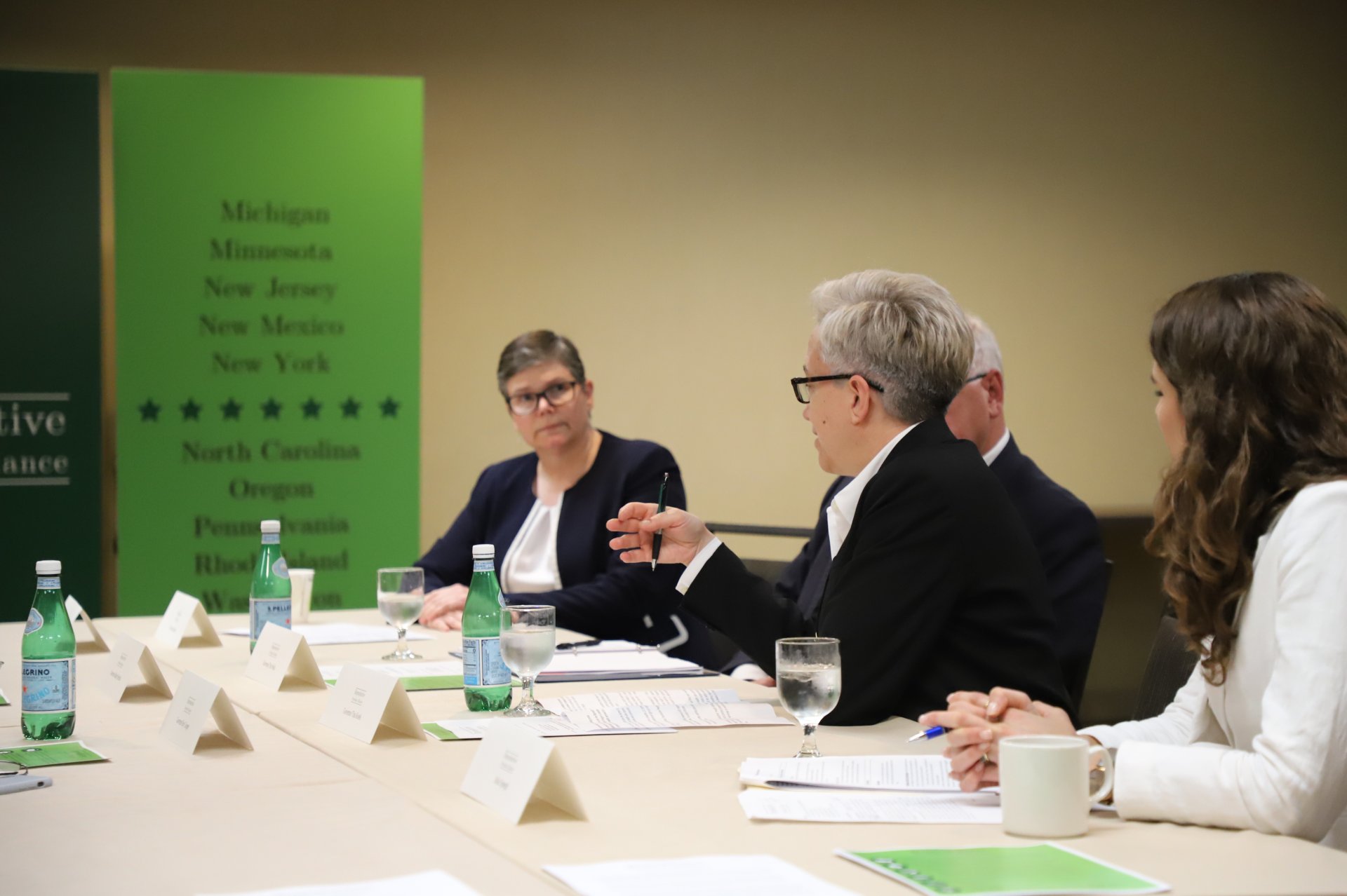 Gobernadores celebran la convocatoria inaugural de la Reproductive ...