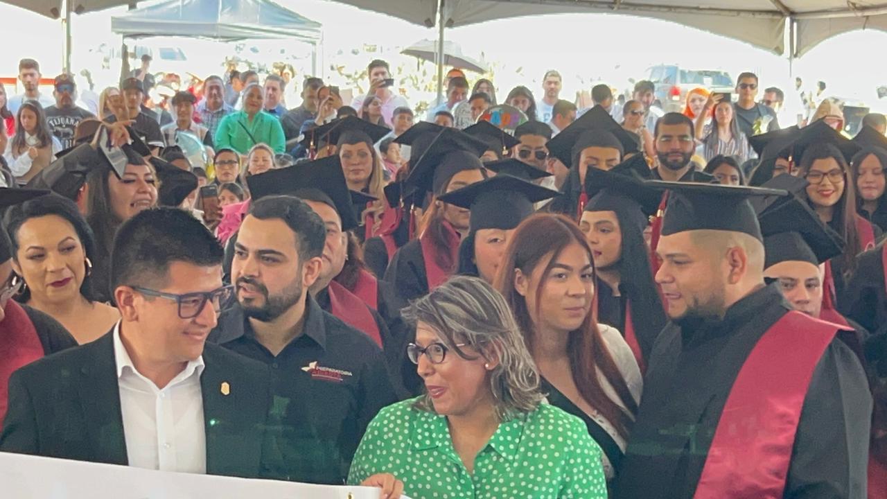 Se gradúan afectados por preparatorias "patito" - Uniradio Informa Baja ...