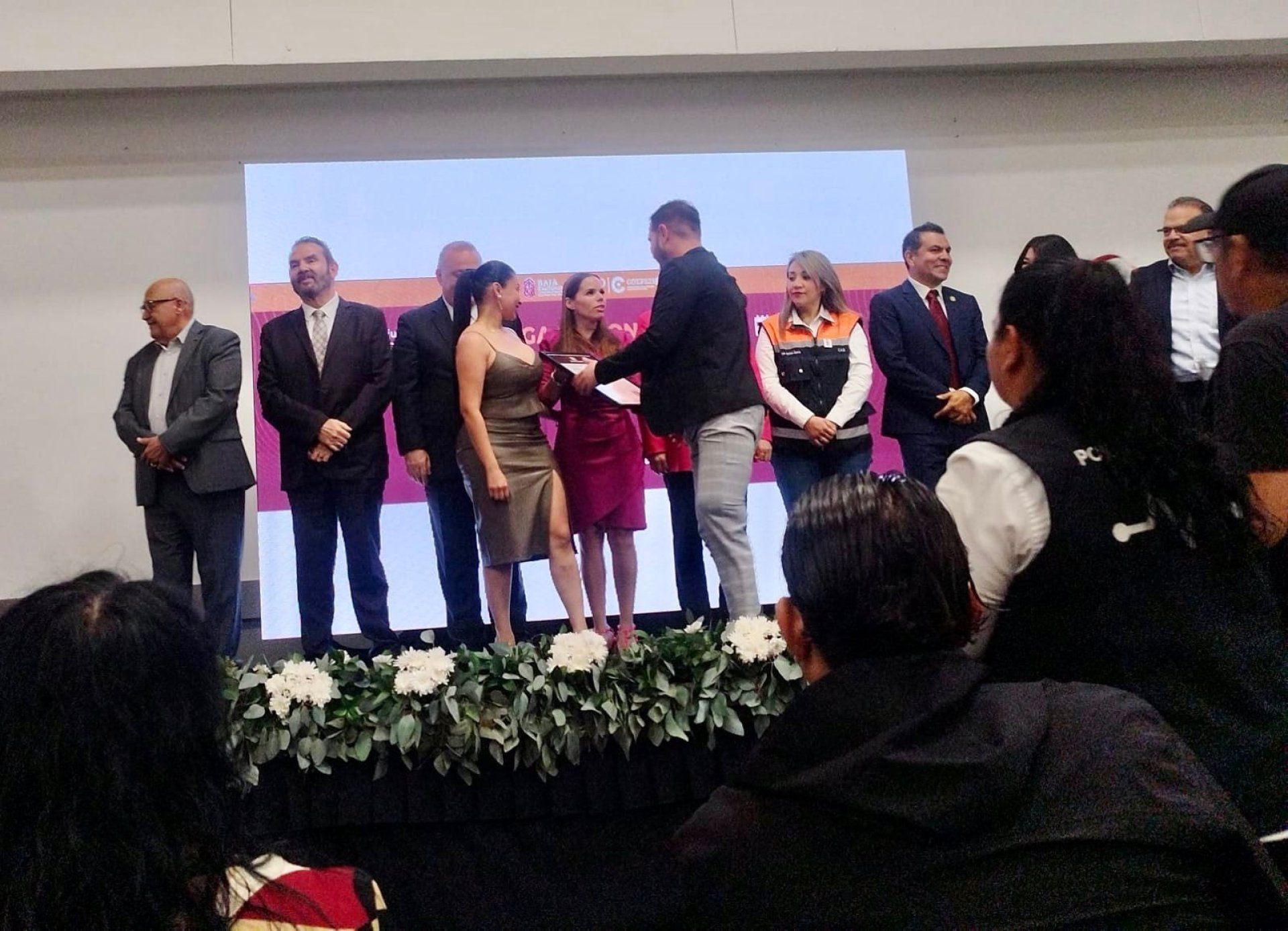 Participa diputada Monserrat Rodríguez en la entrega de certificados a ...