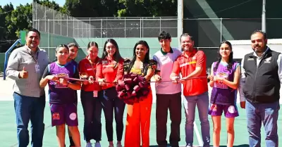 Alcaldesa Montserrat Caballero reinaugura cancha rehabilitada en unidad deportiva Tijuana ...