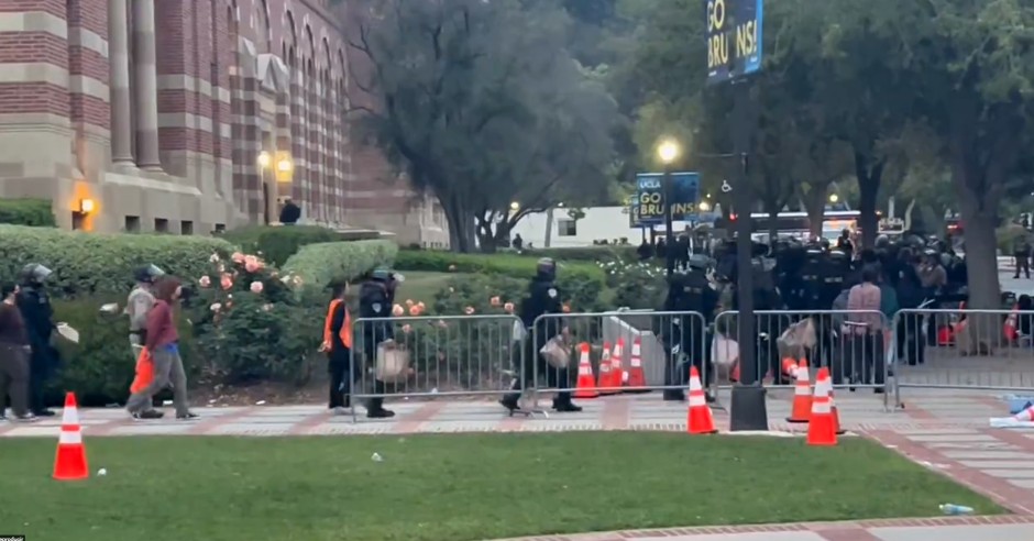 Detienen a 132 manifestantes propalestinos tras desalojo en UCLA ...