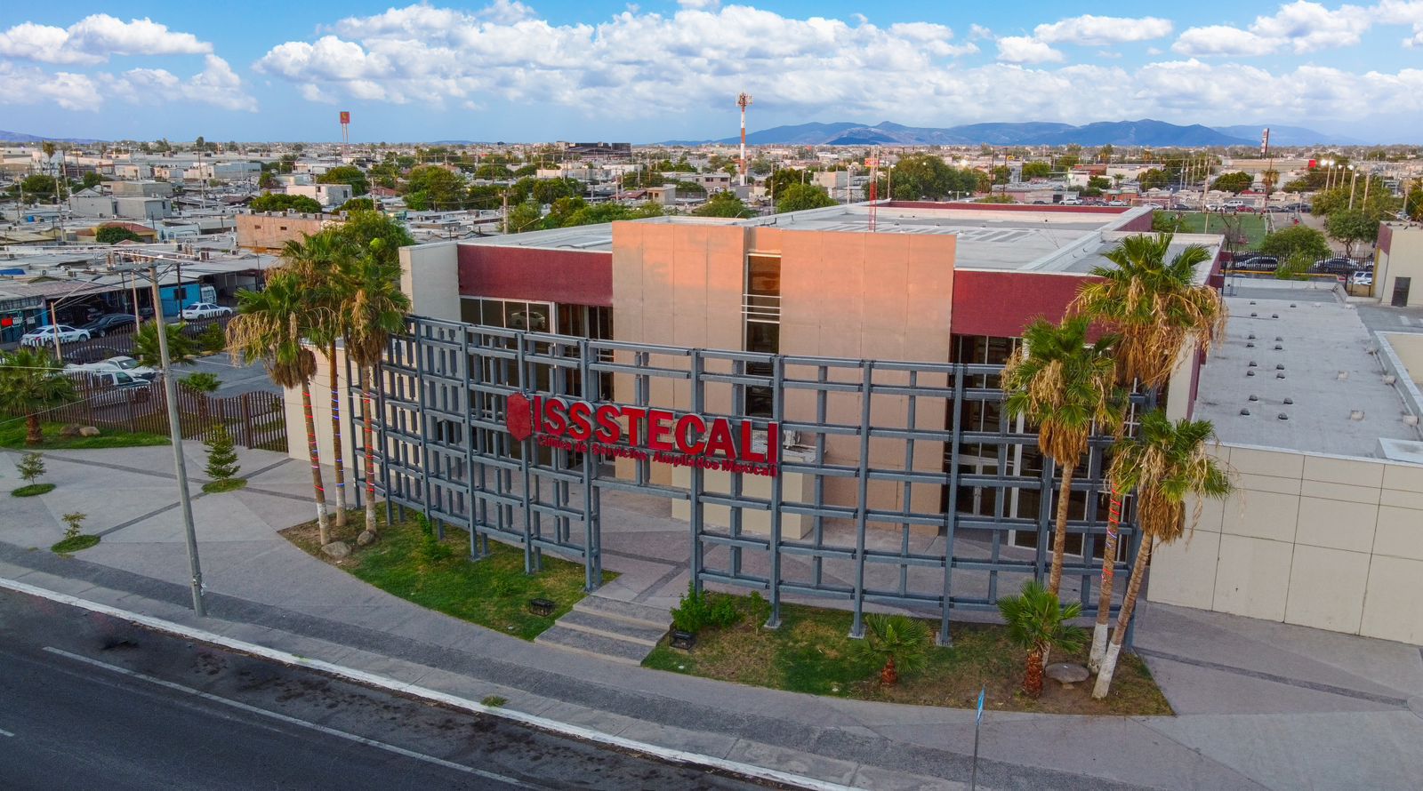 Anteriores gobiernos dejaron crecer deuda al Issstecali a niveles ...