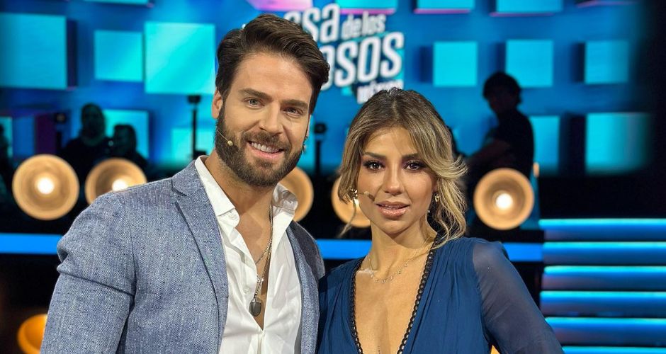 Jorge Losa le entrega el anillo a Ferka - Uniradio Informa Baja California