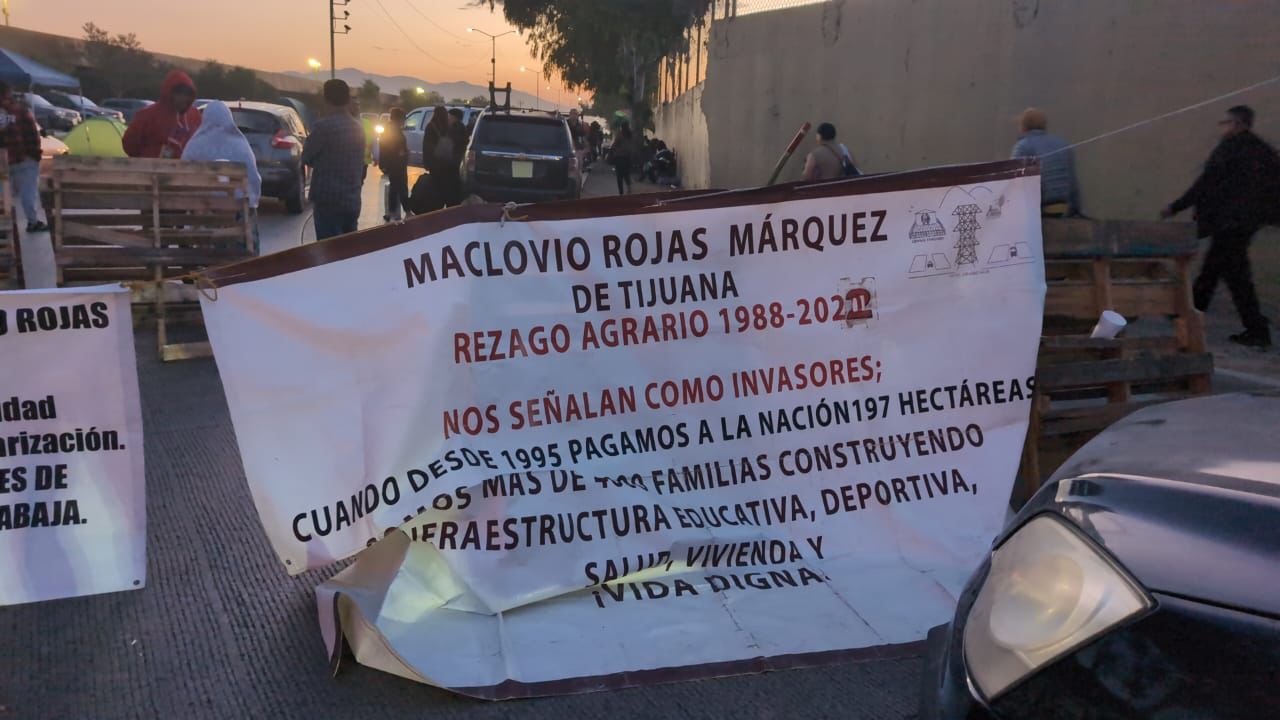 Posesionarios de Maclovio Rojas bloquearon carretera al aeropuerto de ...