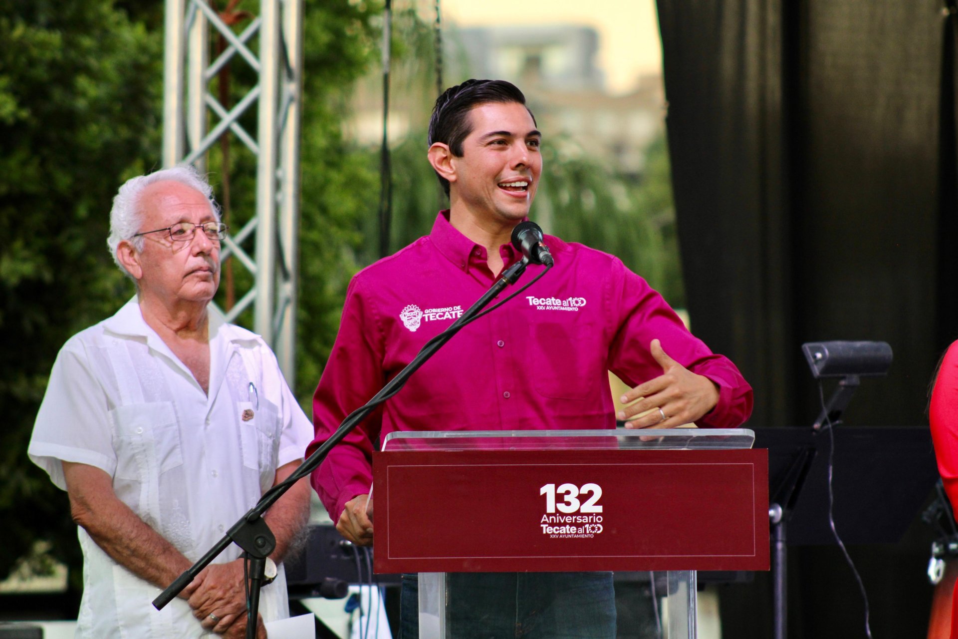 Celebra Román Cota aniversario de Tecate junto a cuatro mil personas ...