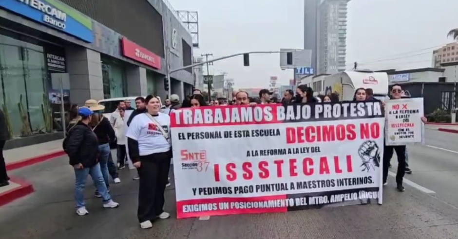 Marchan para pedir resultados de auditoría al Issstecali y borrador de ...