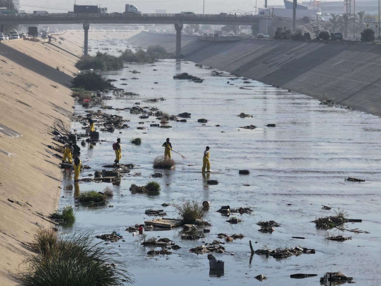 Urge limpiar el canal principal del río Tijuana para combatir la ...