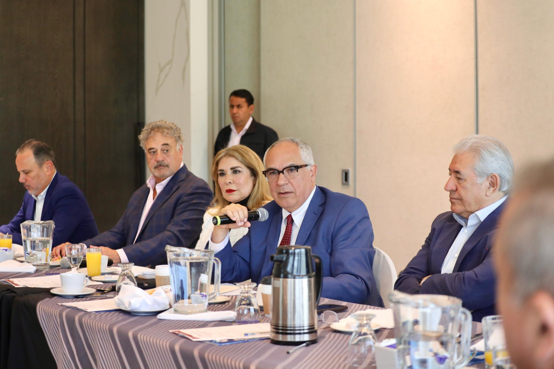 Trabaja Gobierno de Baja California junto a sector empresarial por el bienestar de la gente: SG ...