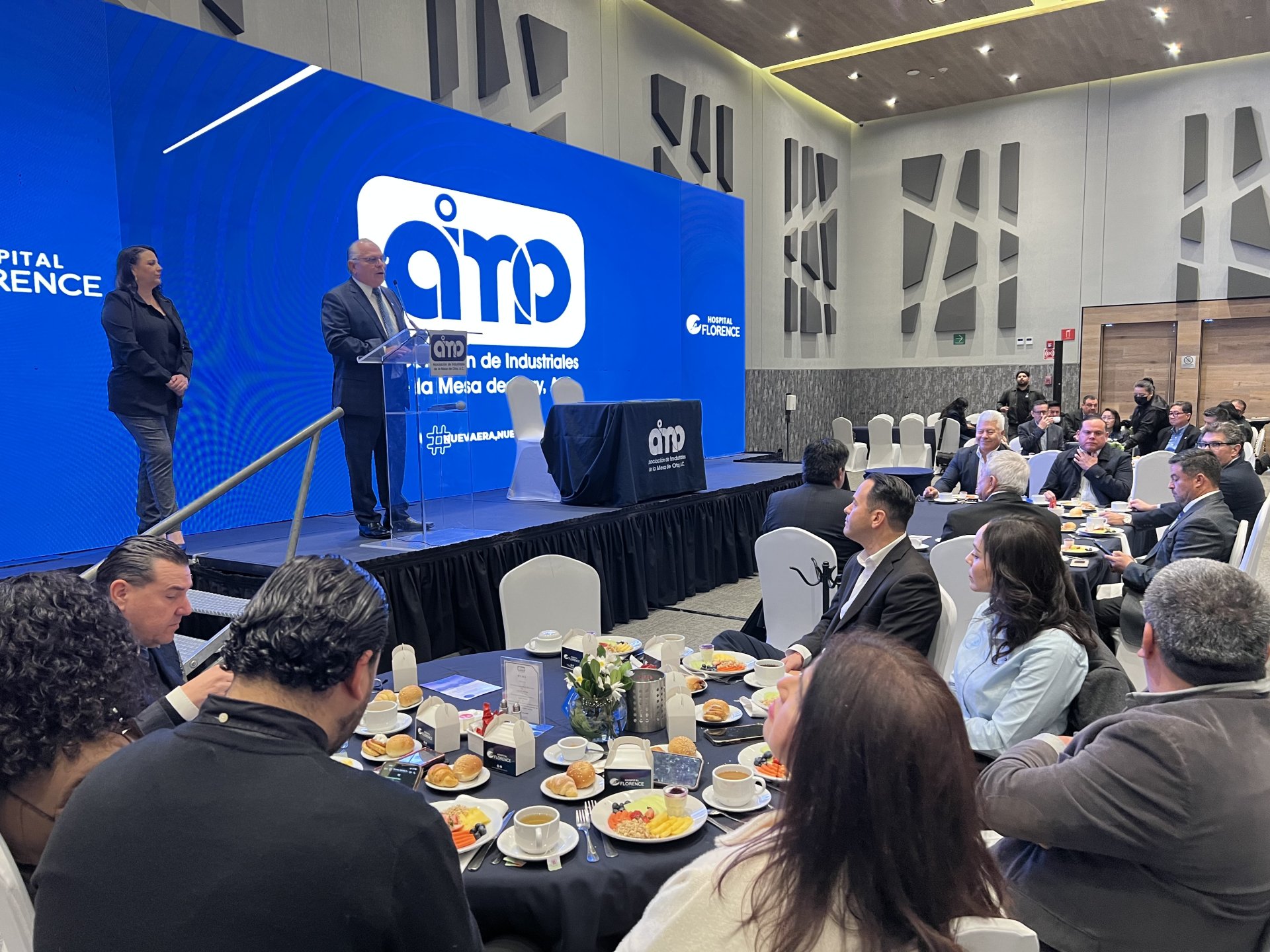 No es suficiente promover el consumo interno sin incentivar el empleo y a la industria nacional ...