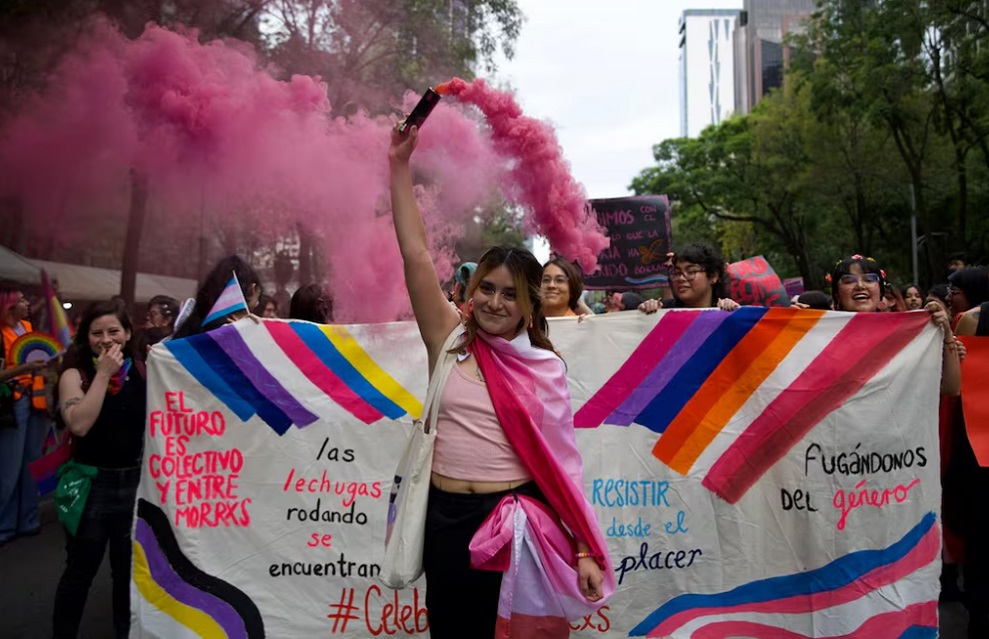 Mujeres asisten a la Marcha Lencha 2025 - Uniradio Informa Baja California