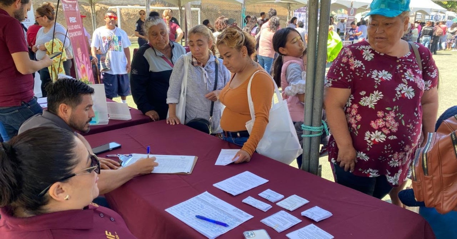 Participa DIF Ensenada en Feria de Servicios para acercar programas a ...