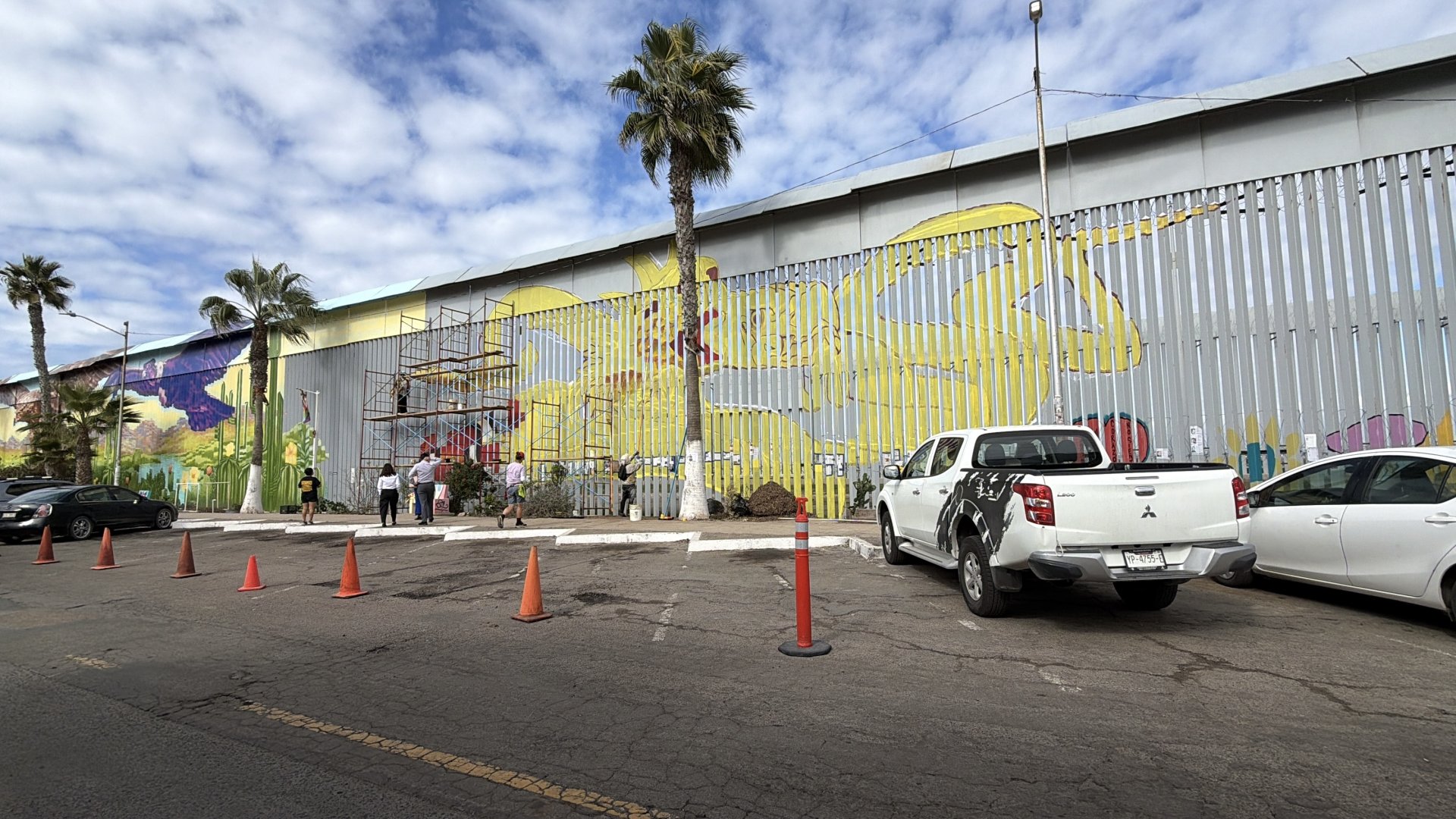 VIDEO.- El muro fronterizo de Tijuana se rinde a un lienzo ...